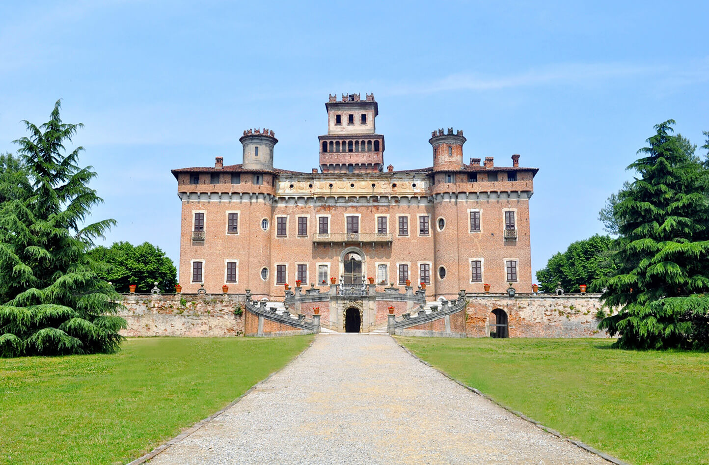 Castello di Chignolo Po: Cosa vedere, Cosa Fare e Come arrivare