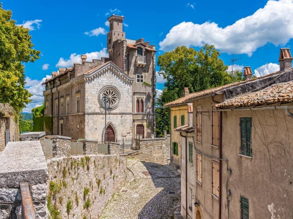 Collalto Sabino: Cosa vedere, Cosa Fare e Come arrivare